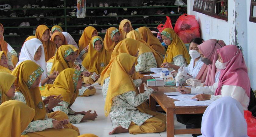 CEK HB KELAS 7 (PUTRI) OLEH PUSKESMAS SIDOREJO | MTs SUNAN AMPEL PARE